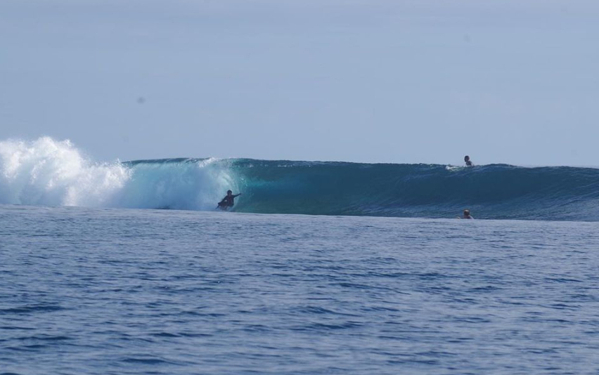 Surfing in Tahiti: Best Surf Spots & Waves Surf Guide (2025)